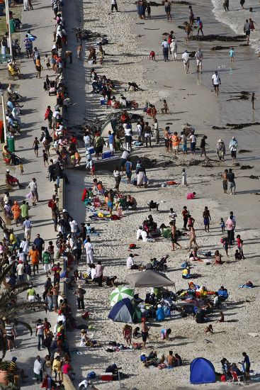Thousands South Africans Crowd Onto Fish Editorial Stock Photo - Stock ...