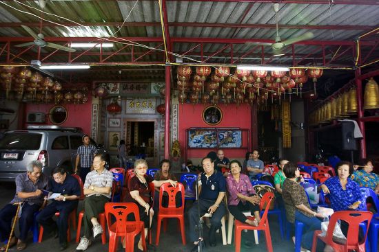 Chinese Traditional Opera Fans Wait Show Editorial Stock Photo - Stock ...