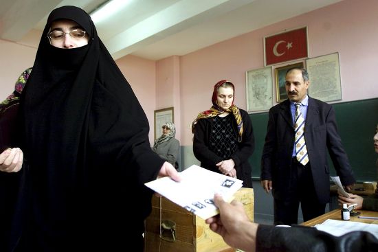 Istanbul Turkey Turkish Muslim Woman Casts Editorial Stock Photo ...