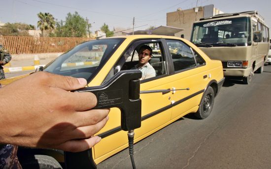 Iraqi Policeman Checks Cars Checkpoint Central Editorial Stock Photo ...