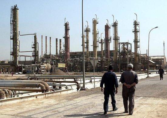 Iraqi Workers Head Aldurah Oil Refinery Editorial Stock Photo - Stock ...