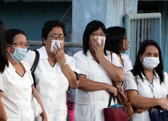 Filipino Villagers Wearing Masks Protect Them Editorial Stock Photo ...