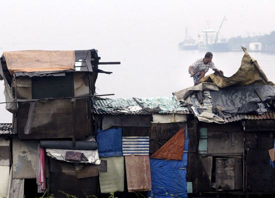 Filipino Resident Reinforces His Shanty He Editorial Stock Photo ...