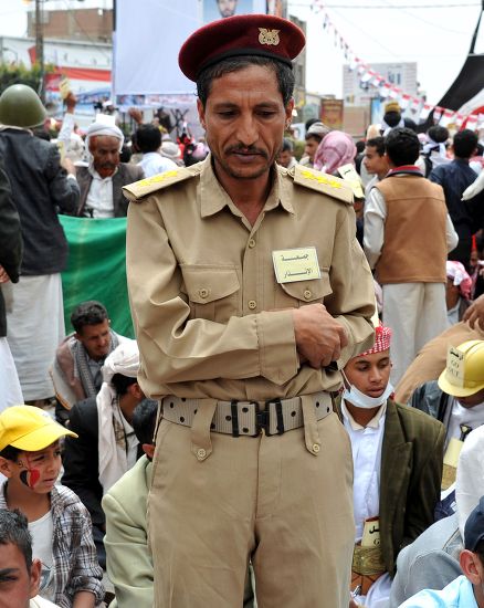 Yemeni Army Officer Performs Friday Prayer Editorial Stock Photo ...