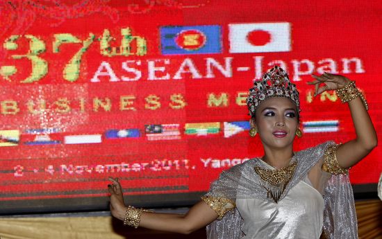 Myanmar Girl Performs Dance Ancient Bagan Editorial Stock Photo - Stock ...