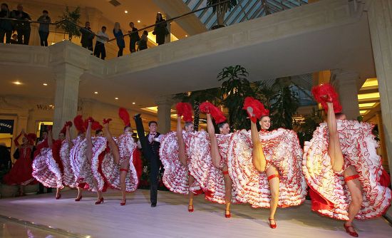 French Cabaret Dancers Moulin Rouge Perform Editorial Stock Photo ...