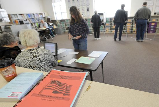 People Cast Their Ballots Georgia Presidential Editorial Stock Photo ...