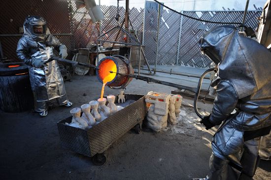 Foundry Operators Pour Molten Bronze Into Editorial Stock Photo - Stock ...