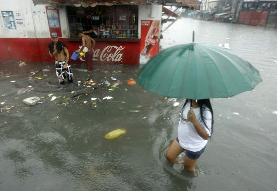 Filipinos Wade Through Floods Trash Navotas Editorial Stock Photo ...