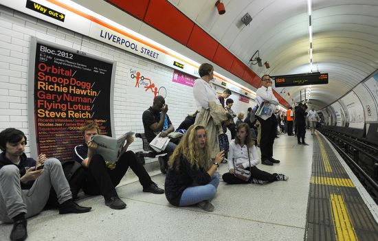 Commuters Await Tube Central Line Liverpool Editorial Stock Photo ...