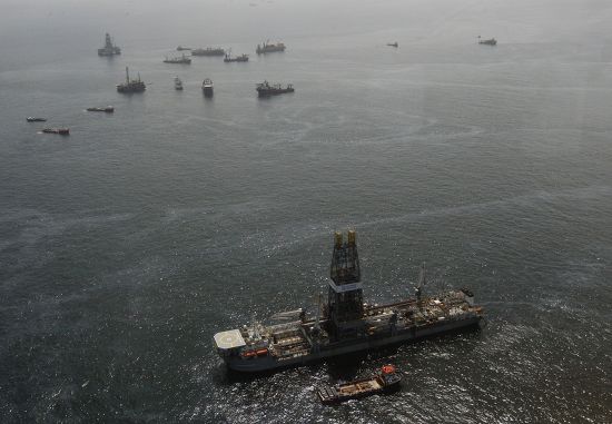 Discoverer Enterprise Oil Containment Vessel Which Editorial Stock ...
