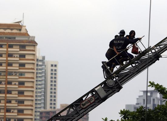Filipino Firefighters Conduct High Angle Rescue Editorial Stock Photo ...