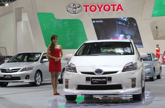 Models Pose Japanese Toyota Cars 32nd Editorial Stock Photo - Stock ...