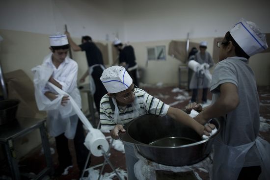 Ultraorthodox Jewish Boys Clean Pots Before Editorial Stock Photo ...