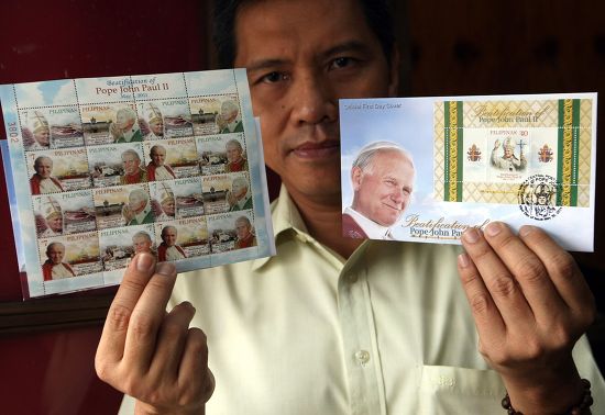 Filipino Stamp Collector Erwin Tanunliong Shows Editorial Stock Photo ...