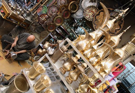 Iraqi Craftsman Makes Dallah Pot Arabian Editorial Stock Photo - Stock ...