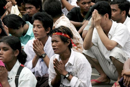 Myanmar Civilians Gather Prayer During Demonstration Editorial Stock ...
