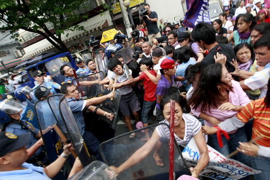 Filipino Riot Police Scuffle Rallyists During Editorial Stock Photo ...