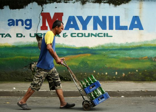 Filipino Delivery Man Pushes Cart Refreshments Editorial Stock Photo ...
