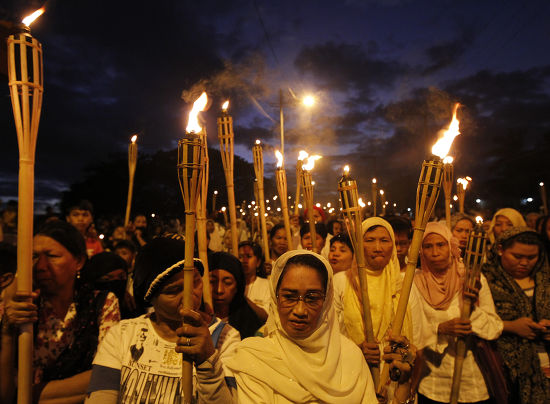 Filipino Muslims Carry Torches During Protest Editorial Stock Photo ...