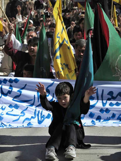 Pakistani Shiite Muslims Hold Banners Reading Editorial Stock Photo ...