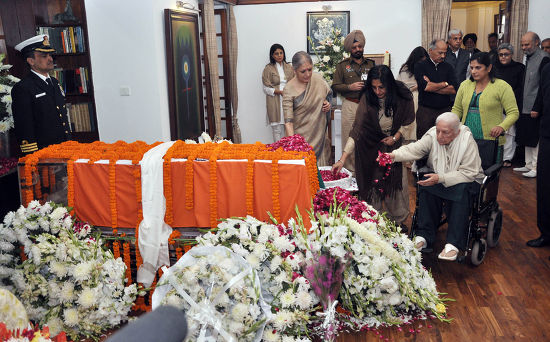 People Pay Their Last Respects Body Editorial Stock Photo - Stock Image ...