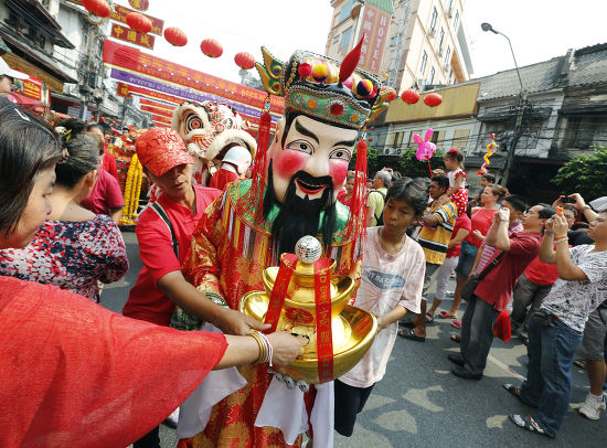 Ethnic Thaichinese Wearing Chinese Gods Masks Editorial Stock Photo ...