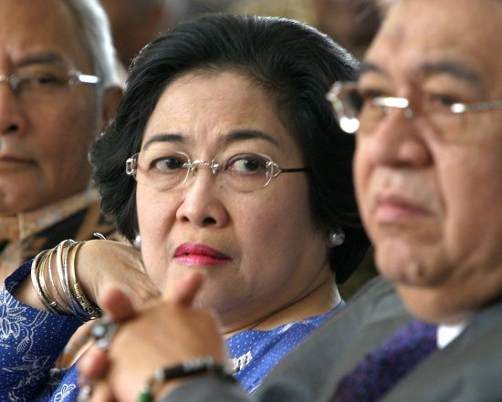 Indonesian President Megawati Sukarnoputri L Looks Editorial Stock ...