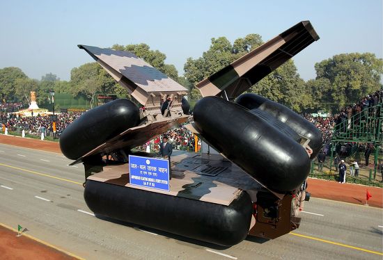 Indian Army Displays Amphibious Floating Bridge Editorial Stock Photo ...