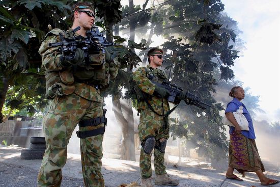 Australian Peacekeeping Soldiers Stand Guard Woman Editorial Stock ...