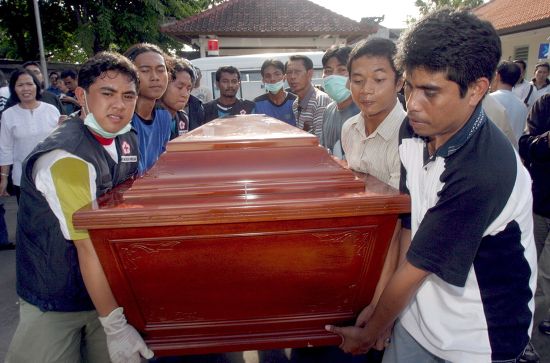 Indonesian Volunteers Carry Coffin Bomb Blast Editorial Stock Photo ...