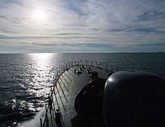 Singapore Navys Rss Independence Ploughs Through Editorial Stock Photo ...