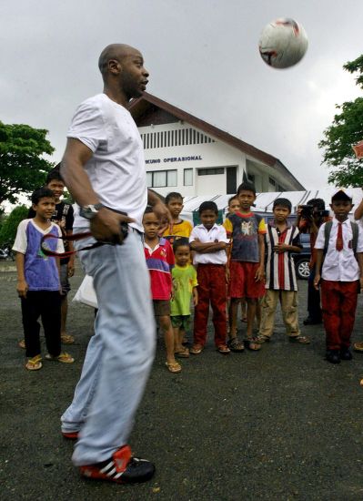 Former Liverpool Midfielder Mark Walters Demonstrates Editorial Stock ...