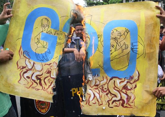 Filipino Protesters Burn Mock Symbol Group Editorial Stock Photo ...