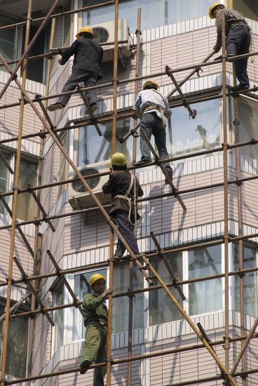 Workmen Set Scaffolding Repair Building Facade Editorial Stock Photo ...