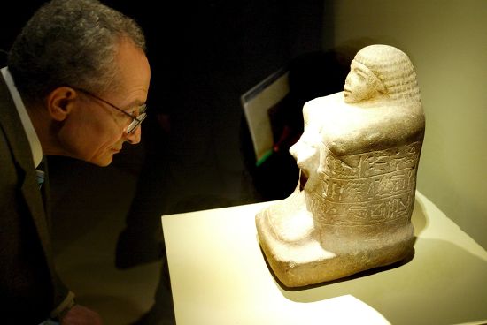Egyptian Archaeologist Ali Radwan Looks Sculpture Editorial Stock Photo ...