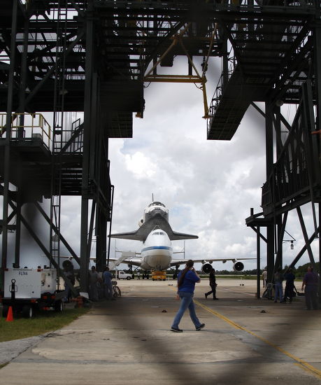 Nasa Shuttle Carrier Aircraft Shuttle Discovery Editorial Stock Photo ...