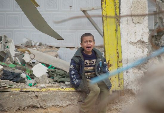 Palestinian Child Crying Amidst Rubble What Editorial Stock Photo ...