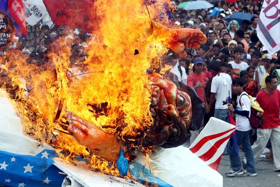 Filipino Protesters Burn Effigy Philippine President Editorial Stock ...