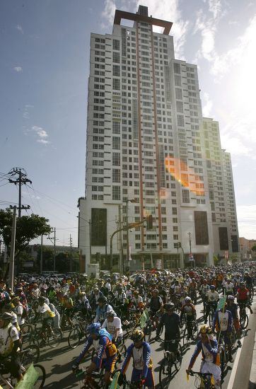 Crowd Filipino Bikers Rides During Fun Editorial Stock Photo - Stock ...