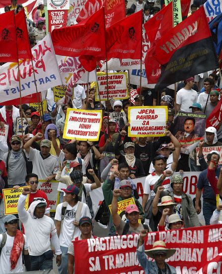 Filipino Militant Labour Workers Shout Slogans Editorial Stock Photo ...