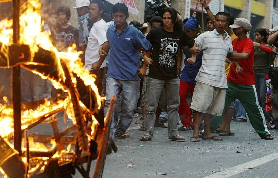 Filipino Militant Labour Workers Lock Arms Editorial Stock Photo ...
