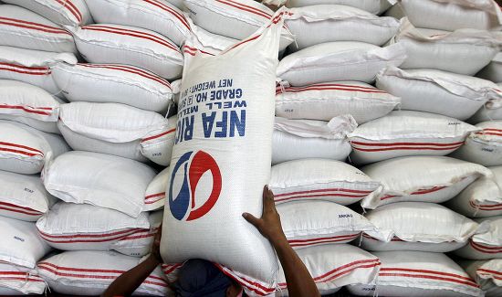 Filipino Worker Carries Sack Governmentcontrolled Rice Editorial Stock ...