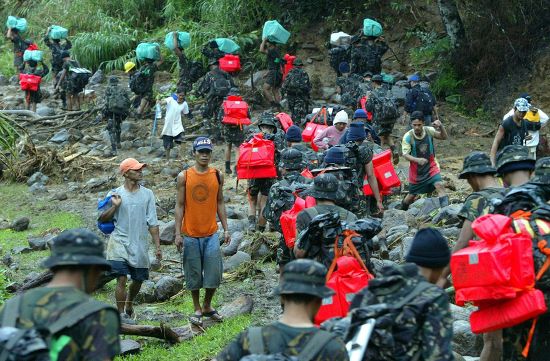 Filipino Soldiers Carry Relief Goods Typhoon Editorial Stock Photo ...