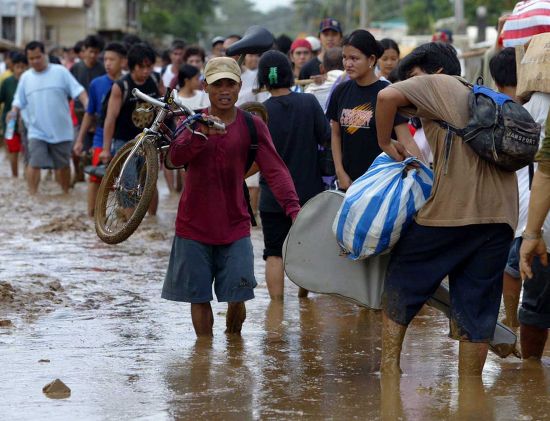 Filipino Villagers Wade Through Mud Devastated Editorial Stock Photo ...
