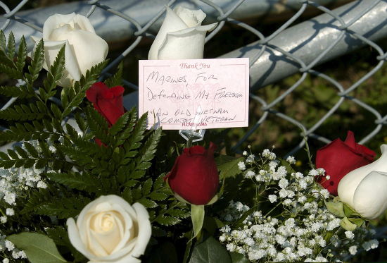 Card Makeshift Memorial Reads Thank You Editorial Stock Photo - Stock ...