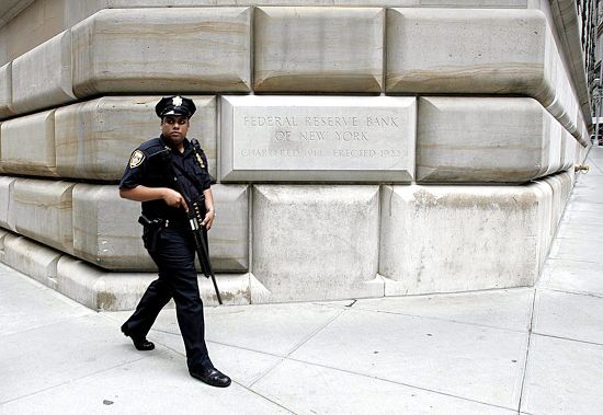 Federal Reserve Police Officer Patrols Front Editorial Stock Photo ...