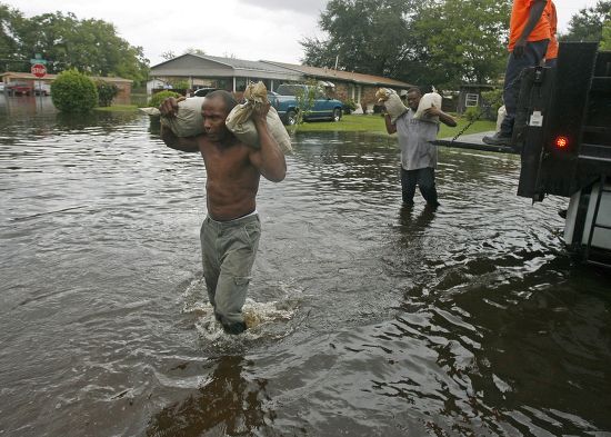 Resident Reggie Sutton L Helps Darryl Editorial Stock Photo - Stock ...