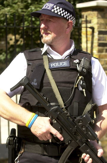 Armed Metropolitan Police Officers Patrol Kings Editorial Stock Photo ...