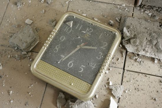 Broken Clock Showing Approximate Time Richter Editorial Stock Photo ...